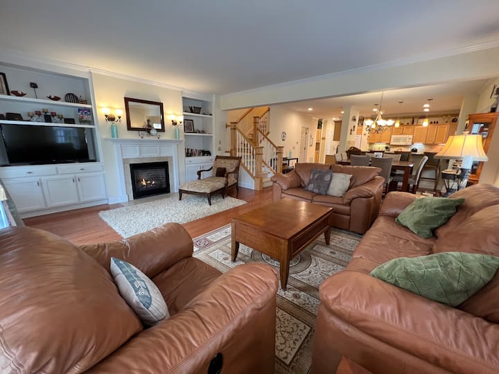 Luxurious Stowe Townhome-fireplaces-3 Mb-game Room - Stowe, VT