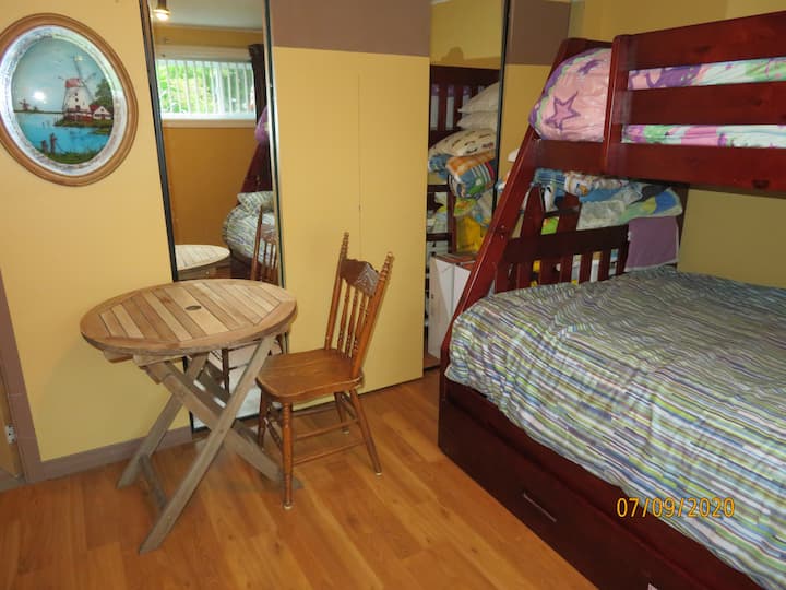 Chambre Entre La Ville Et Les Laurentides - Mirabel