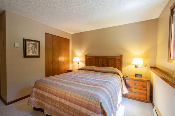 Mt Baker Hide-a-way - A Time Share Condo - Glacier, WA