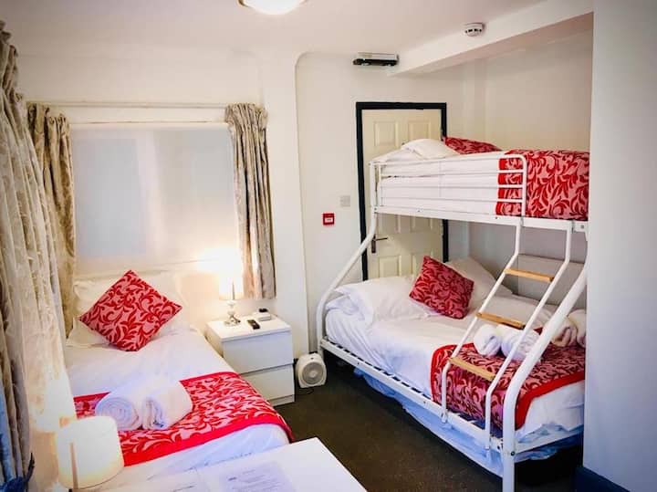 Garden Entrance To This Versatile Double Bed Room - Maidenhead