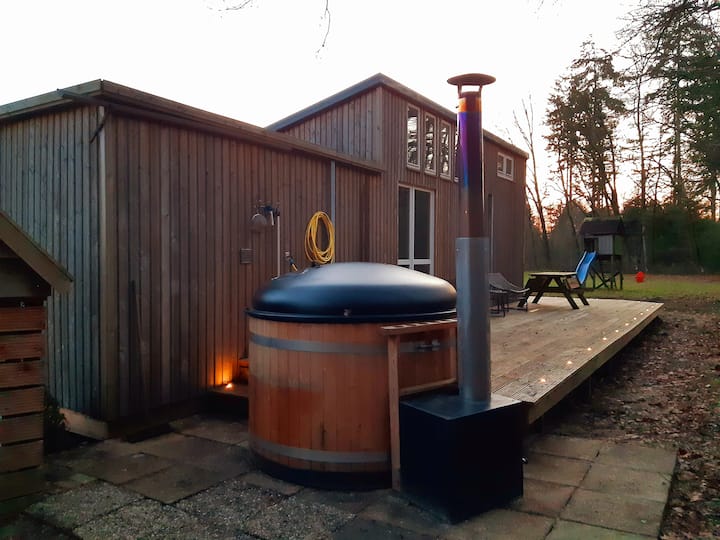 'Tante Strockel' Op Het Bosrijke Landgoed Tongeren - Epe