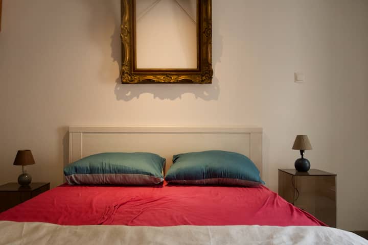 Lichtrijke Kamer Vlakbij De Oude Wijk Patershol. - Gand