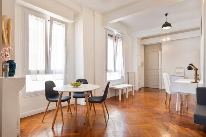 Centre-ville, Plage à 10 Minutes, Climatisation - Niza