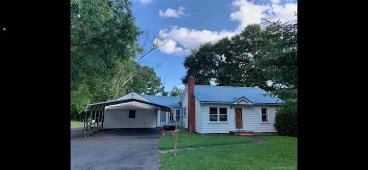 Near Lake And Birkdale Village - Davidson, NC