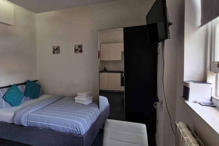 Studio  2a  - 1st Floor Rear - London, UK
