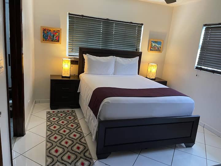 Pineapple Suite 1 B/r - Nassau