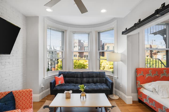 (N3f) Beautiful View, Back Bay, Brownstone Newbury - Boston, MA