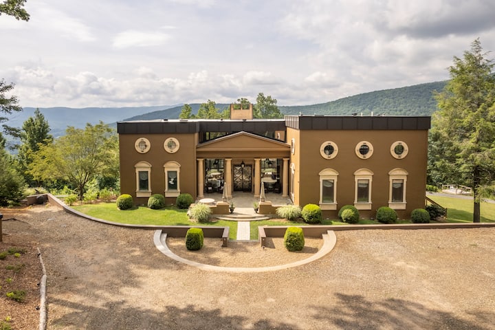 Celo Vacation Rentals & Homes - North Carolina, United States | Airbnb