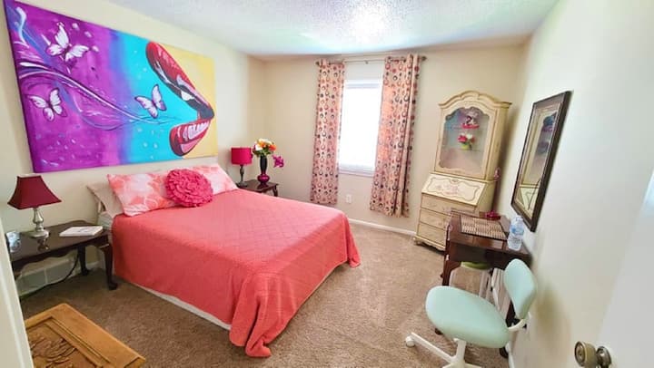 Private Bedroom & Bathroom. Rent Per Night - Overland Park, KS