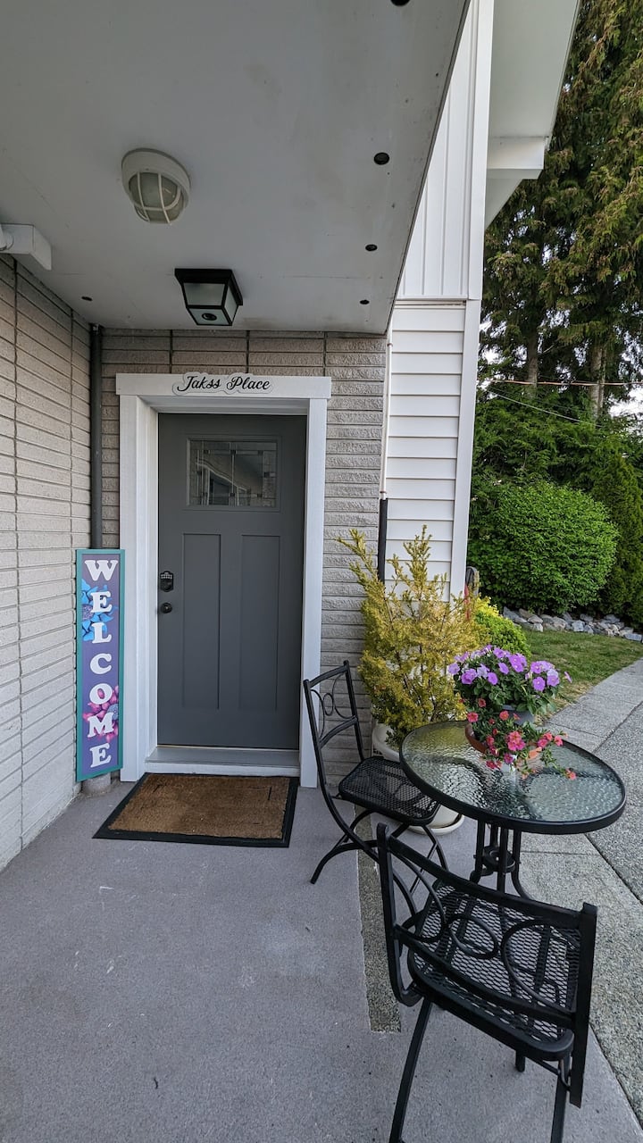 Jakss Place Gorgeous New 1 Bedroom High End Suite - Nanaimo