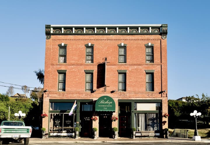 The Bishop Hotel - Queen Suite/dog Friendly - Port Townsend, WA