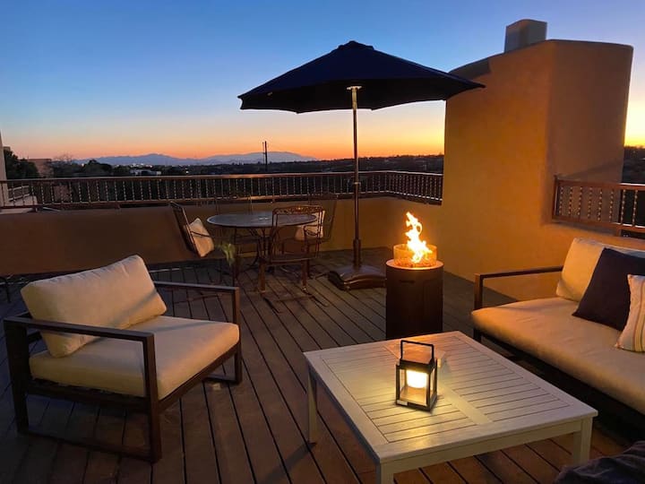 Luxe Space & View Deck Near Sf Plaza - Santa Fe, NM