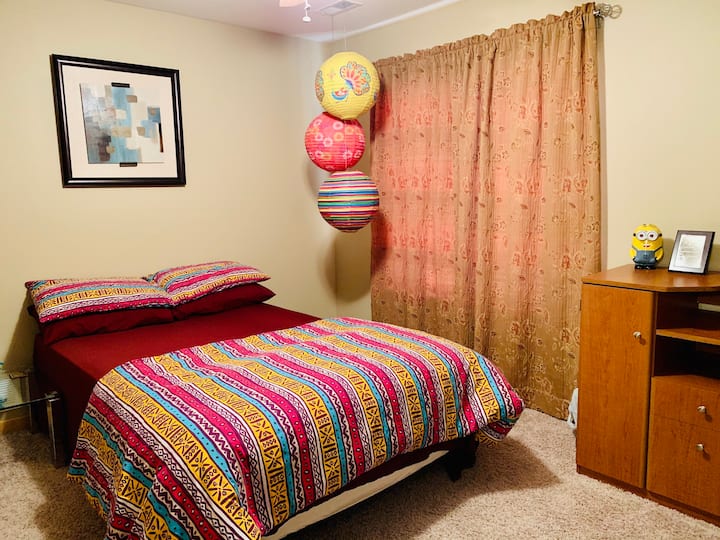 Beautiful Home, Private Double Room, W/parking - Iowa City, IA