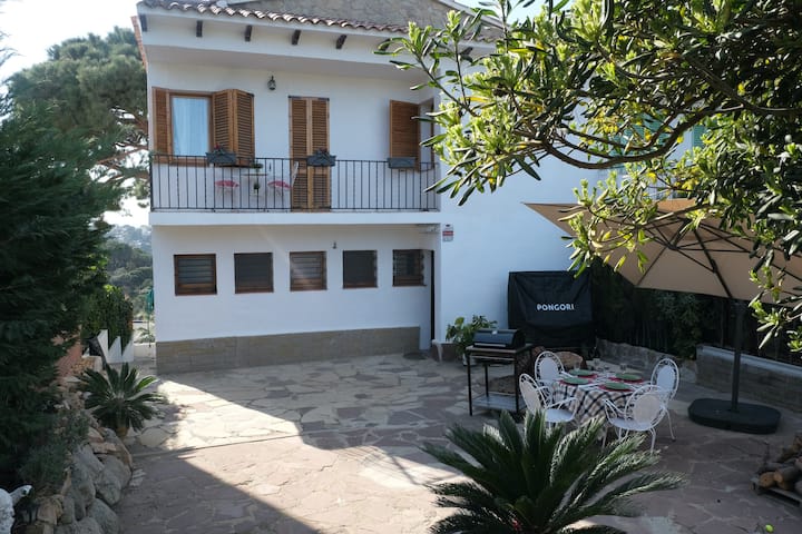 Amazing And Spacious House In Cala Canyelles. - Tossa de Mar