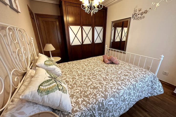 Vut. 1852as. Amplio Piso. Plaza De Garaje. - Gijón