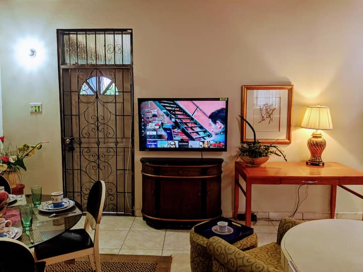 Smile Orange 2 Bedroom Apartment Centrally Located - Kingston