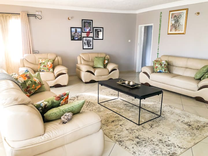 Claire's Luxurious Mansion - Harare
