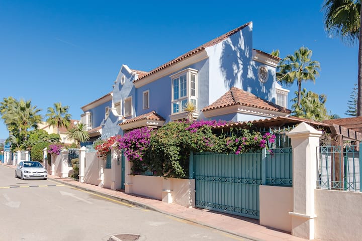 Luxury Villa On Beach - Puerto Banus 15 Min Walk - Marbella
