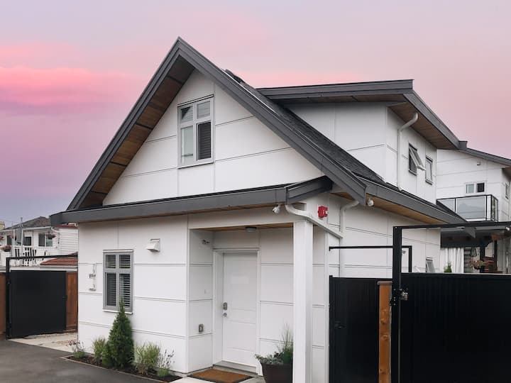 Newly-built 2bed/2bath Carriage Home, Free Parking - Vancouver