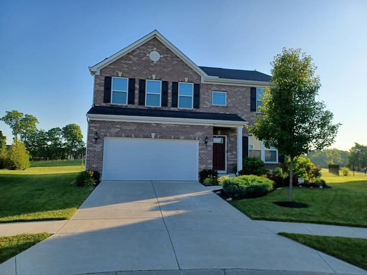 Cheerful 4 Bedroom With Fireplace On Golf Course - Hamilton, OH
