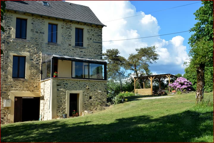 Grand Gîte à La Campagne. - Conques