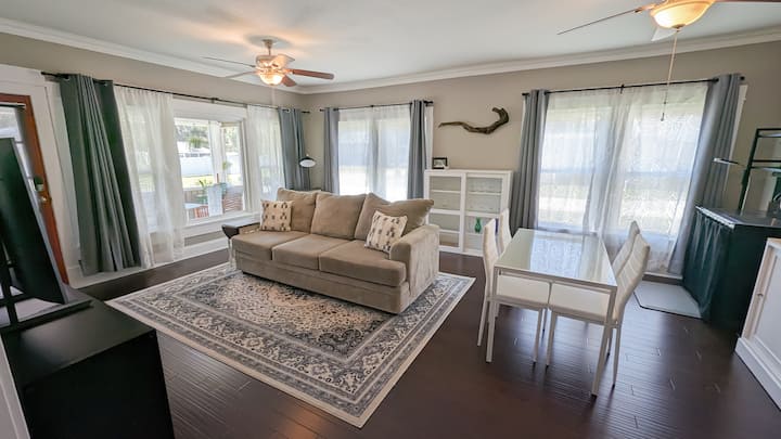 Lakeside Home Close To It All - Lakeland, FL