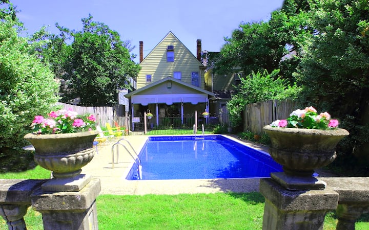 Charming Highlands Victorian W/ Pool--quiet Street Just 2 Blocks From The Strip! - Louisville, KY