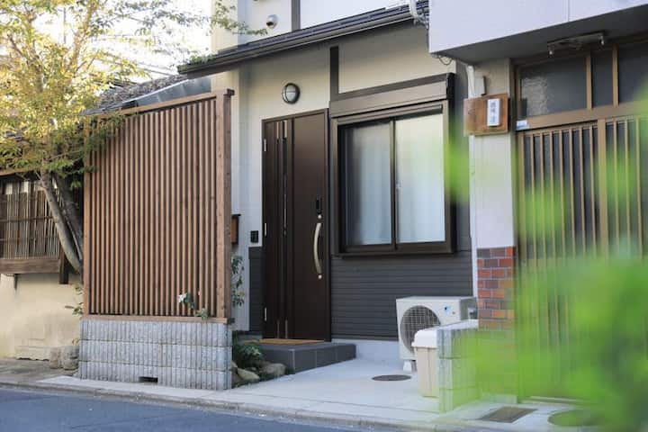 Jr二条站旁的整栋合法民宿，四房三卫两浴一后院 - Kyoto