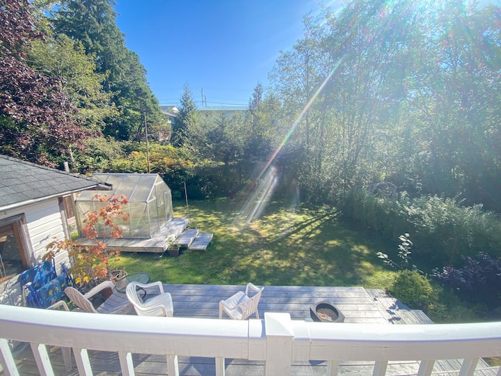 Stylish 1 Bedroom House - Prince Rupert