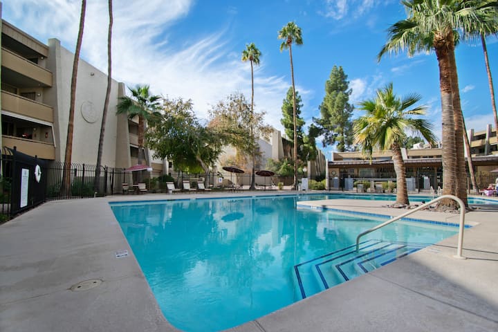 Pool View - 2 Bedroom - Walk To Old Town - Scottsdale, AZ