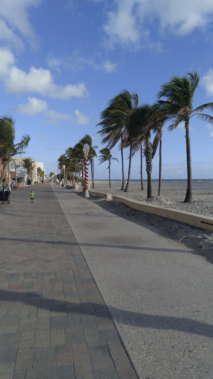 Revere #5  Studio By The Beach - Hollywood, FL