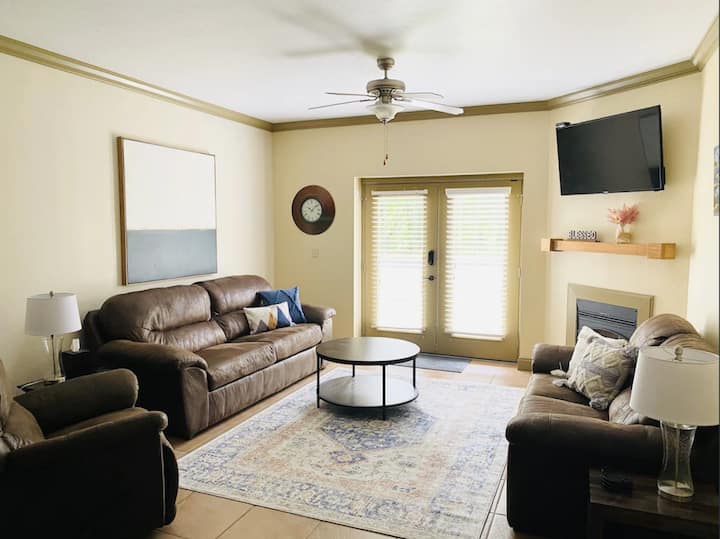 Large Pigeon Forge Condo. 3bdr 2ba W/ 2 Pools - Pigeon Forge, TN