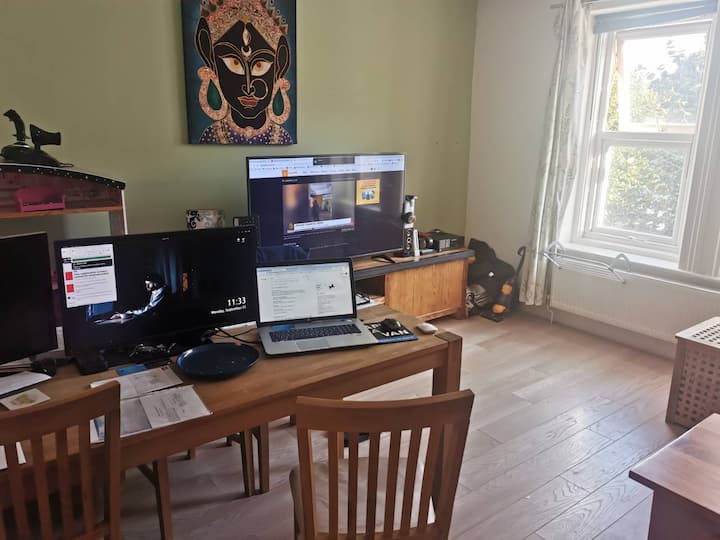 Large 2 Floor Flat Close To Central Rail Station. - Folkestone