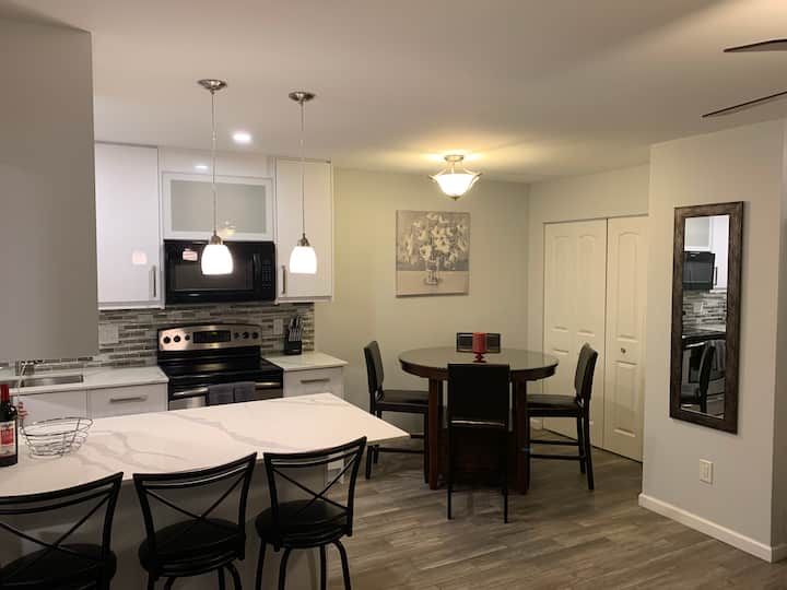 4min Walk To The Beach, Renovated Townhouse - Myrtle Beach, SC
