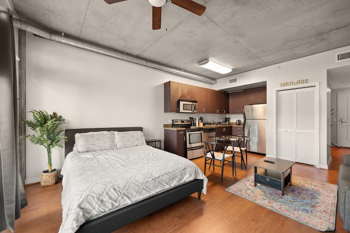 Cozy Downtown Loft W/free Parking & Washer & Dryer - San Diego