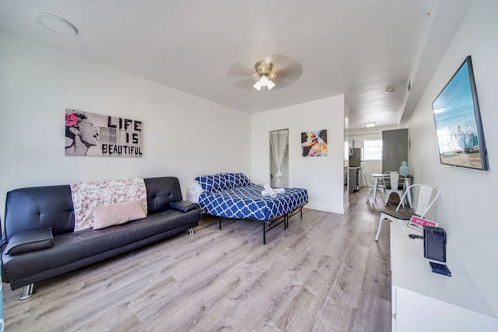 Deco Ocean Dr Deal, W/2 Queen Beds, South Beach - South Beach, FL