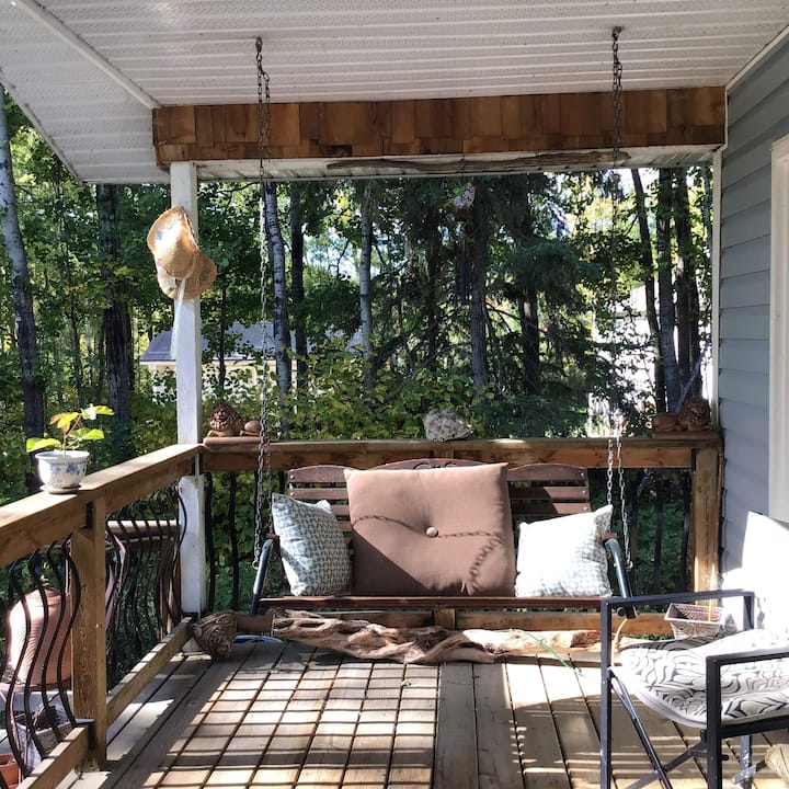 Room #1 Female Workers 15 Min From Llb & Plamondon - Lac la Biche