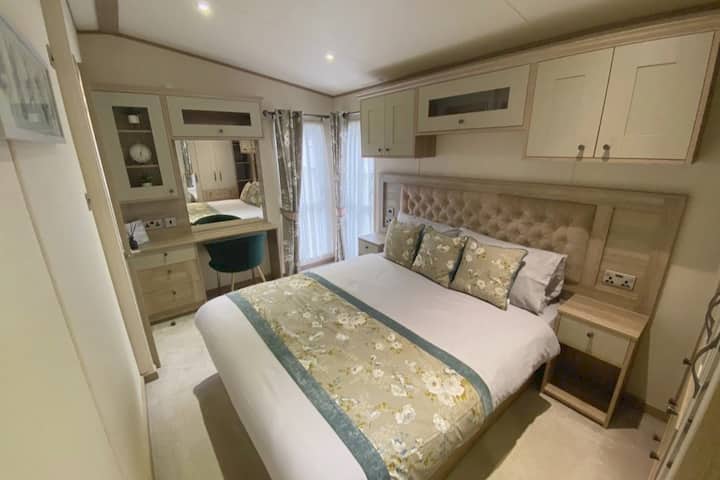 Lakefront Caravan At Haven Lakeland Sleeping 6 - Arnside