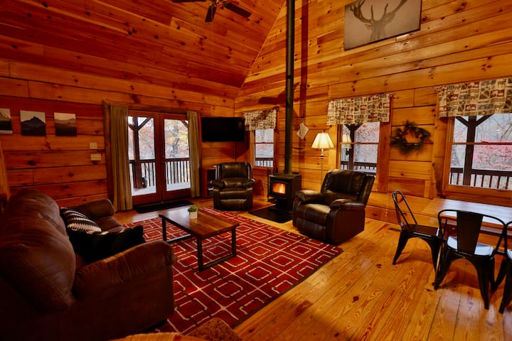 Cozy Log Cabin With View! - Black Mountain, NC