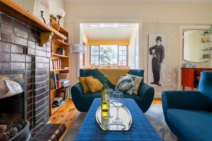 Beach Spacious 2 Bedroom Apartment - Glenelg