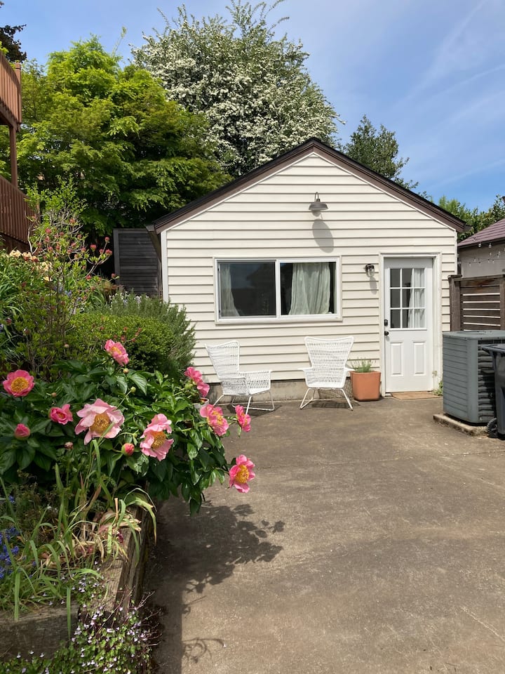 Mt. Tabor Cottage : Cozy Modern Studio In Se Pdx. - Portland, OR