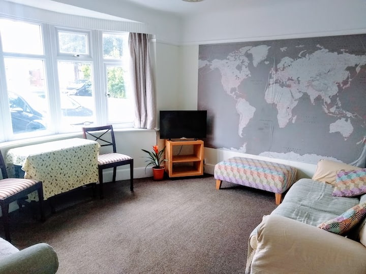 Sunny Garden Apartment - Christchurch, UK