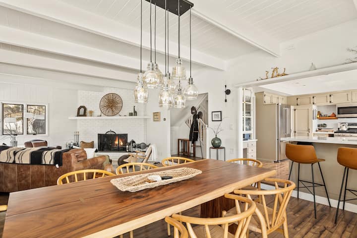 Modern Rustic Designer Retreat *Gameroom *Hot Tub - Lake Arrowhead, CA