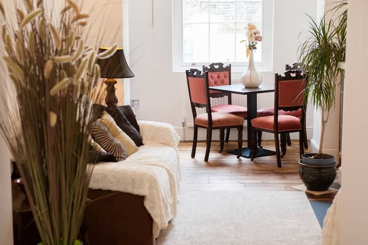 21b Back Montpellier Terrace - Luxury & Location - Cheltenham