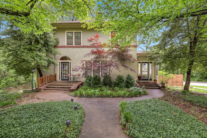 Huge Historic Home In The Heart Of Fayetteville - Fayetteville, AR