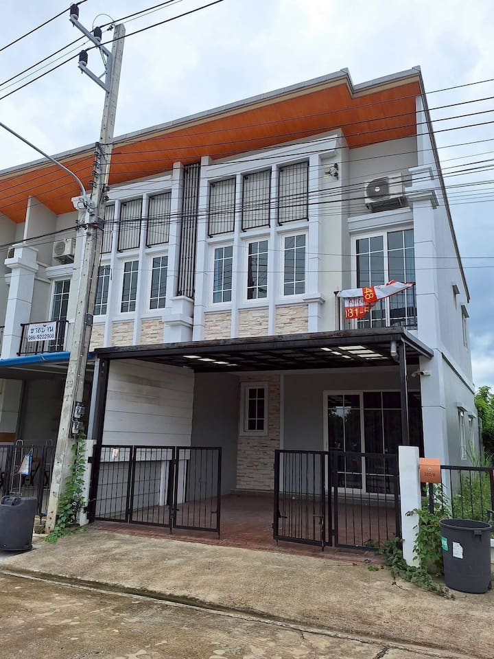 Fully Equipped Town House - Chiang Rai