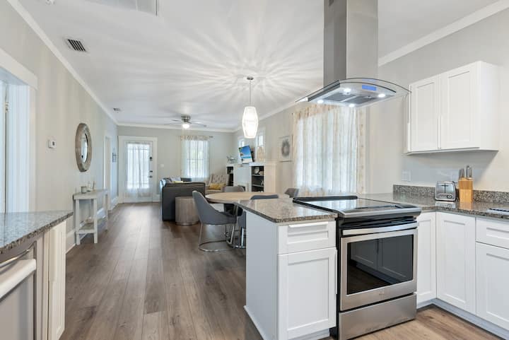 Exquisite Refurbished 1920’s Bungalow, Central - Sarasota, FL