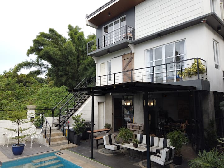 The Resthouse By Guanio | Tagaytay Home With Pool - Tagaytay