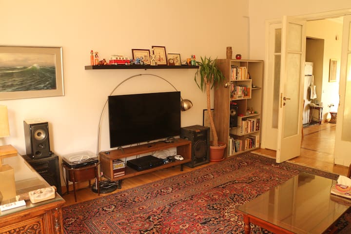 Airy & Beautifully Lit Apartment In Downtown Cairo - Cairo