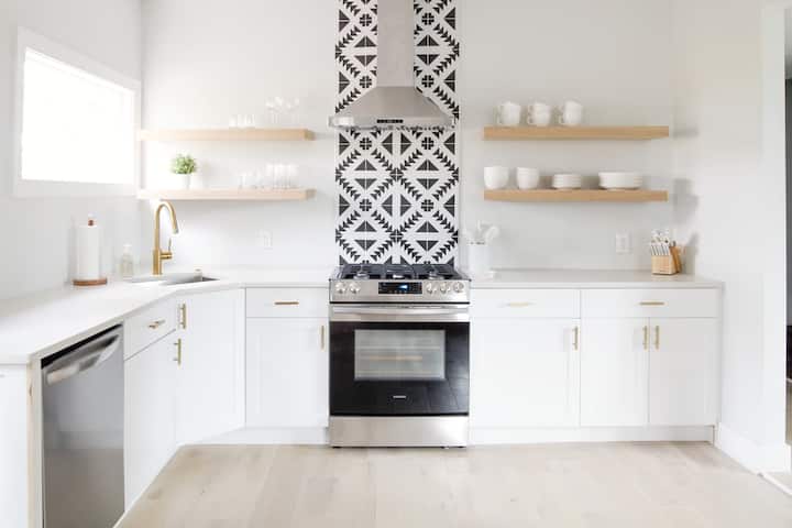 Renovated Retreat In A Perfect Location! (Unit B) - James Island, SC